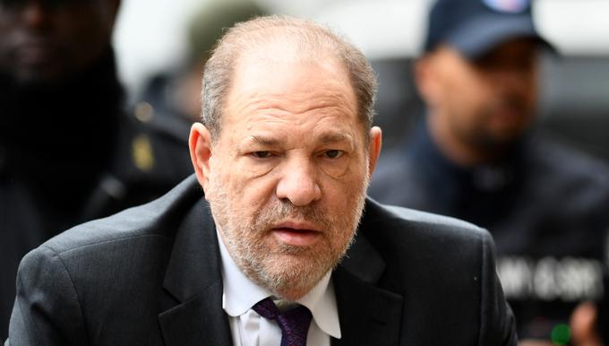 Procès Weinstein : le producteur reconnu coupable de viol et d'agression sexuelle