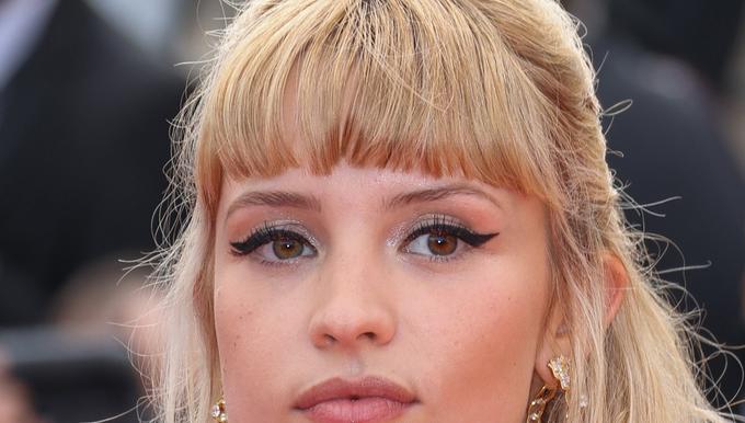 Angoisses, coming-out, famille : ce qu'Angèle dévoile dans son ...