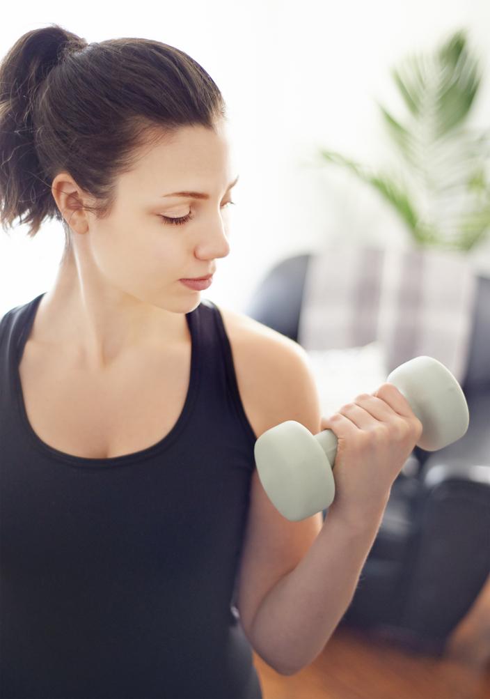 Haltères, élastique... Ce qu'il faut avoir pour se muscler efficacement ...