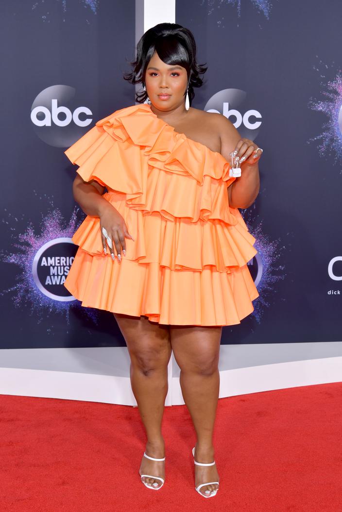 Le mini-mini-sac de Lizzo fait un maxi-effet sur le tapis rouge des ...