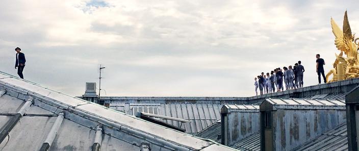 JR et les 40 danseurs sur les toits de l'Opéra