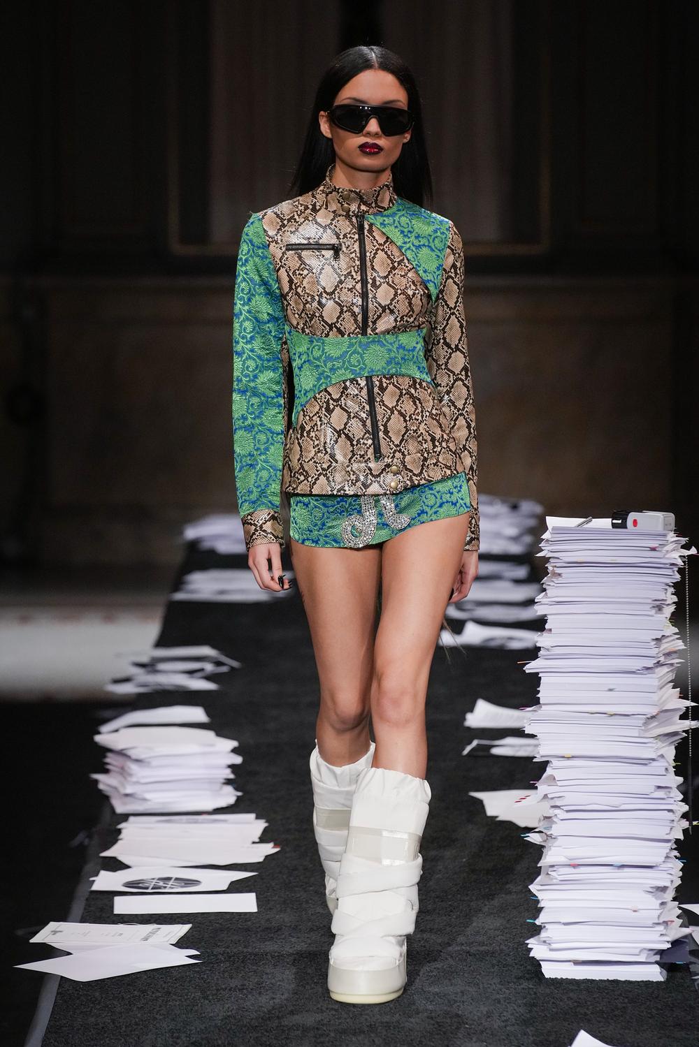 Défilé - Kim shui - Prêt à porter Automne-Hiver 23-24