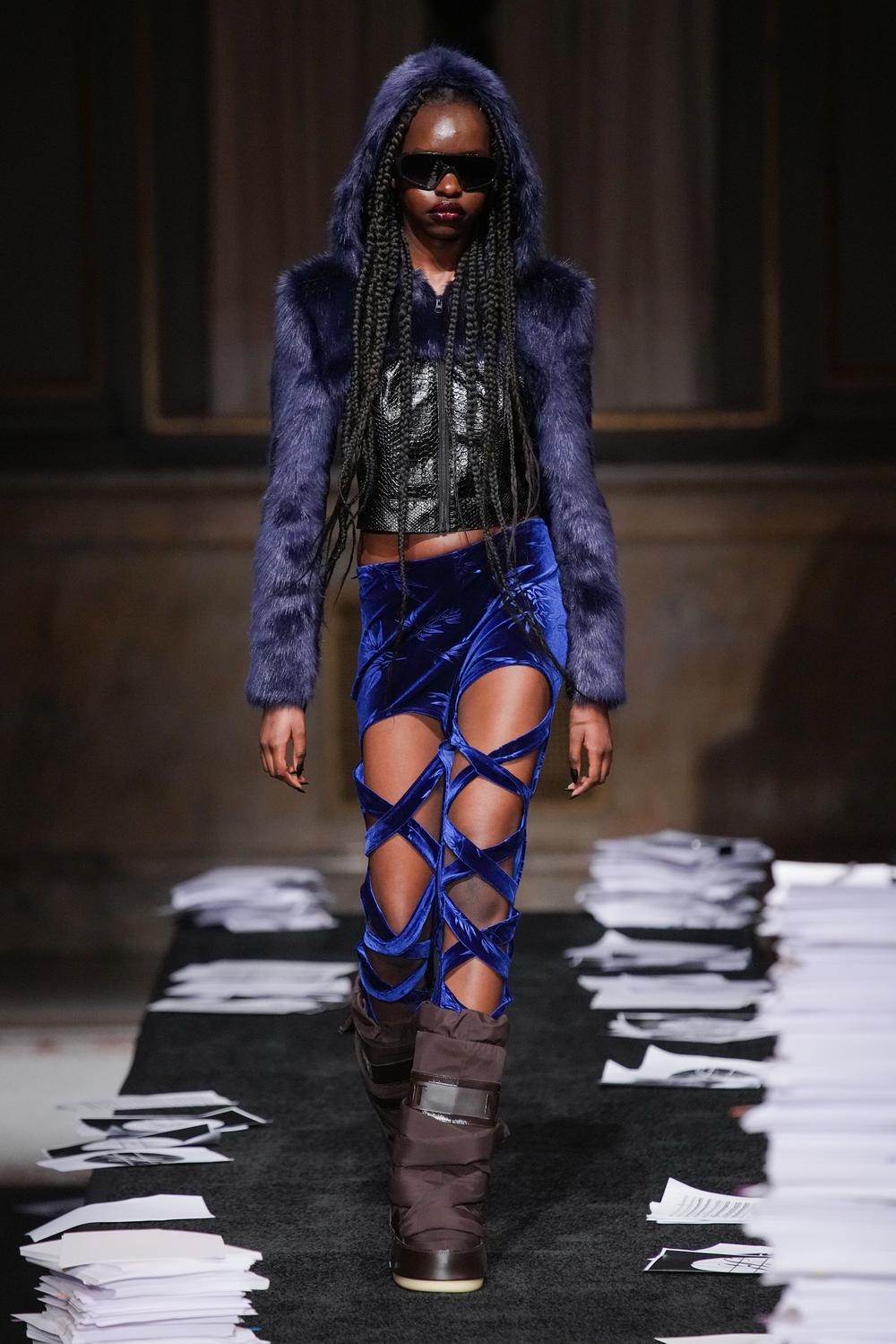 Défilé - Kim shui - Prêt à porter Automne-Hiver 23-24