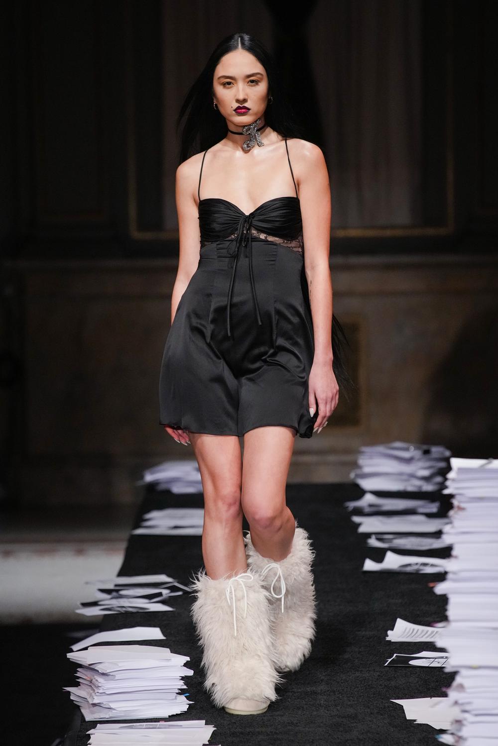 Défilé - Kim shui - Prêt à porter Automne-Hiver 23-24