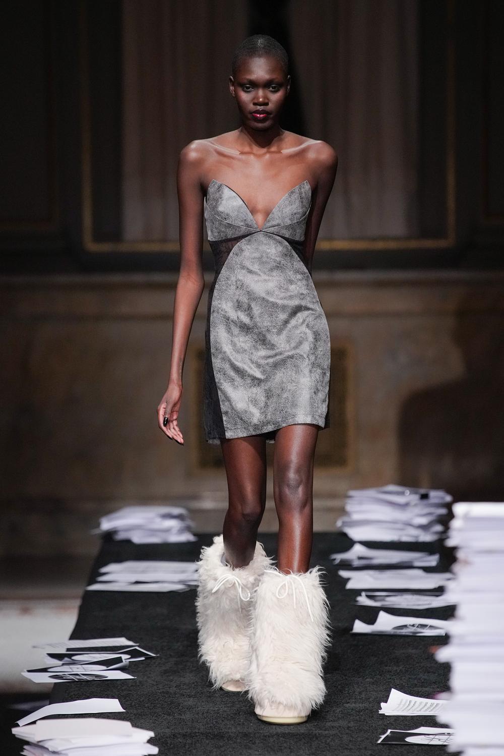 Défilé - Kim shui - Prêt à porter Automne-Hiver 23-24