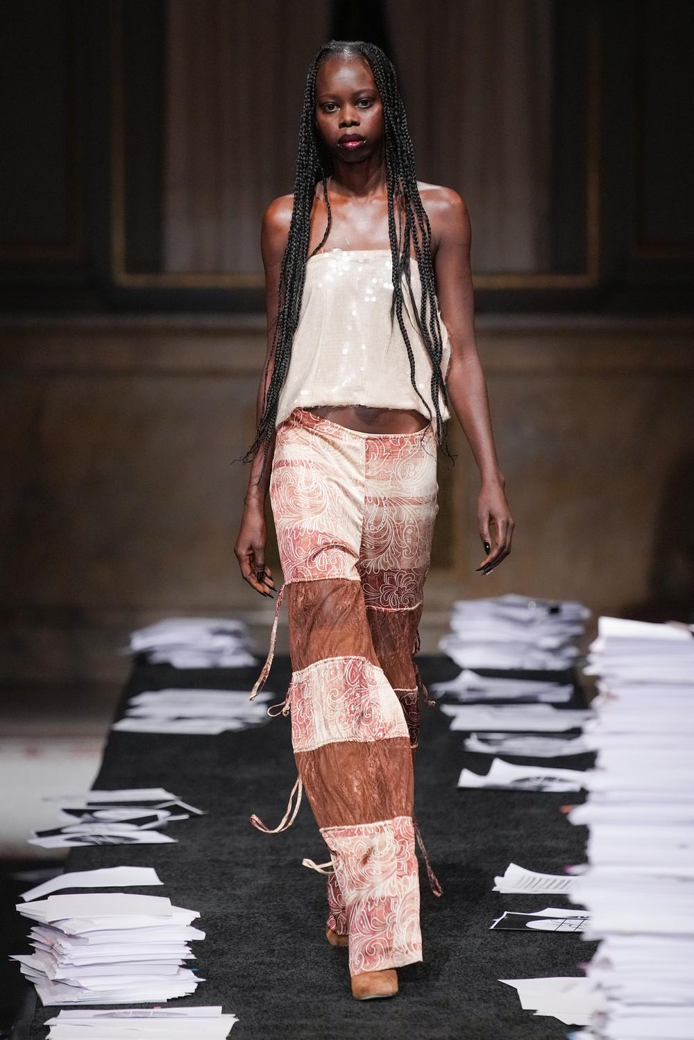 Défilé - Kim shui - Prêt à porter Automne-Hiver 23-24