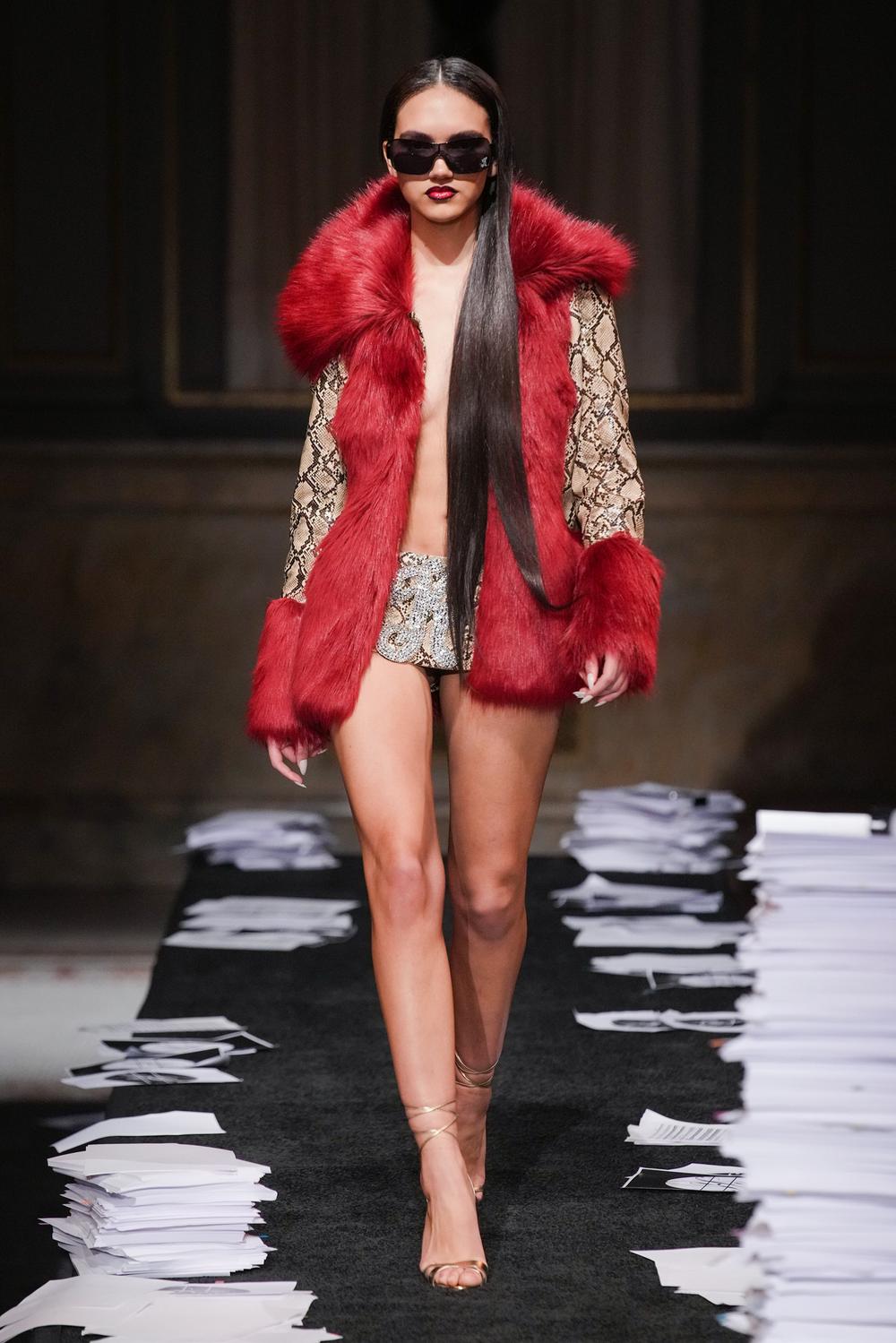 Défilé - Kim shui - Prêt à porter Automne-Hiver 23-24