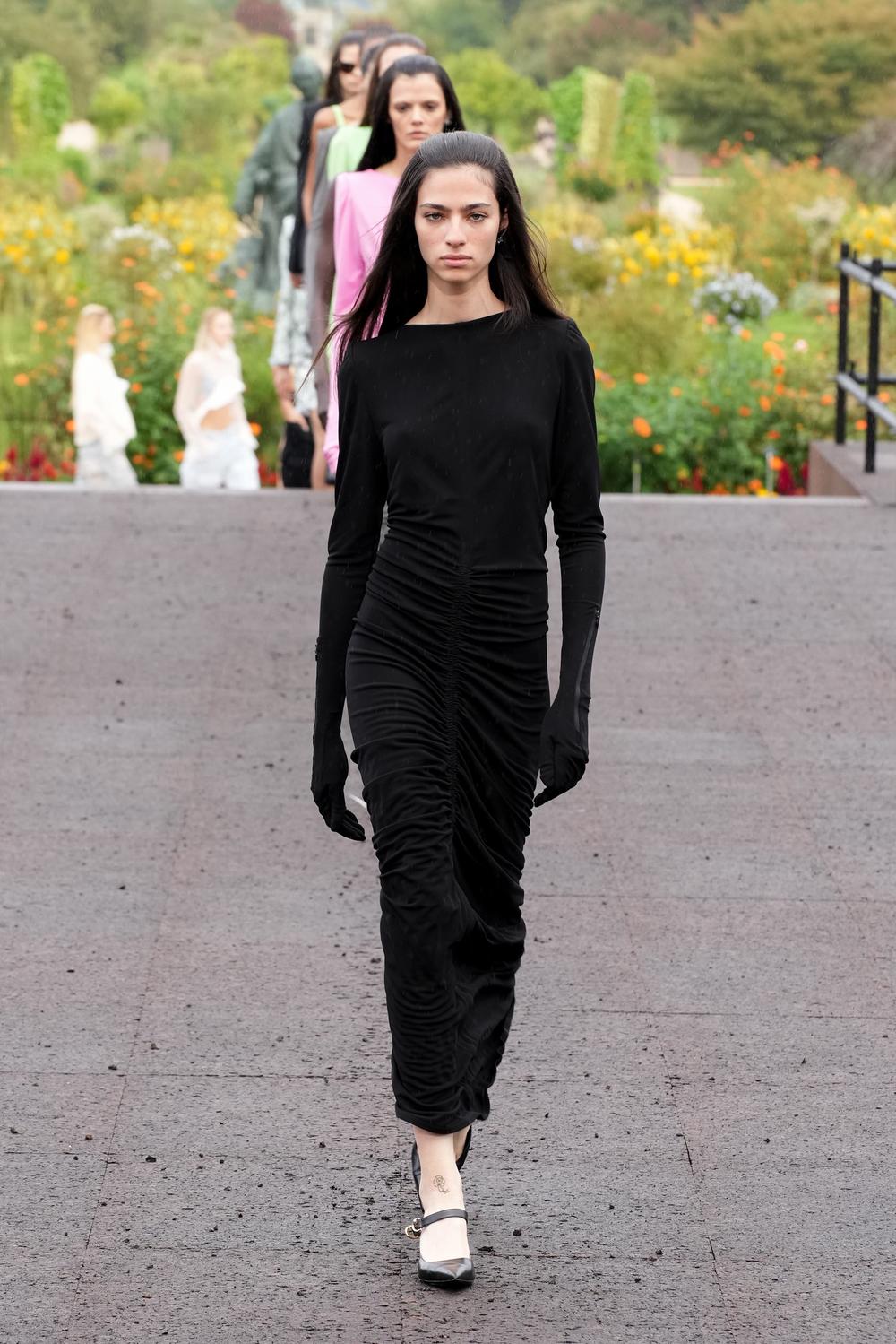 Défilé - Givenchy - Prêt à porter Printemps-Eté 2023