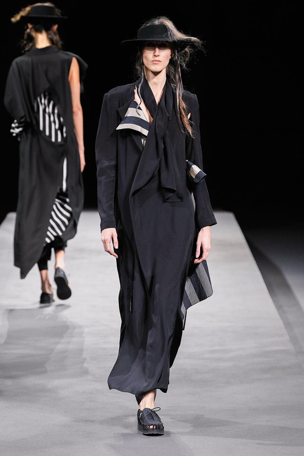 Défilé - Yohji yamamoto - Prêt à porter Printemps-Eté 2023