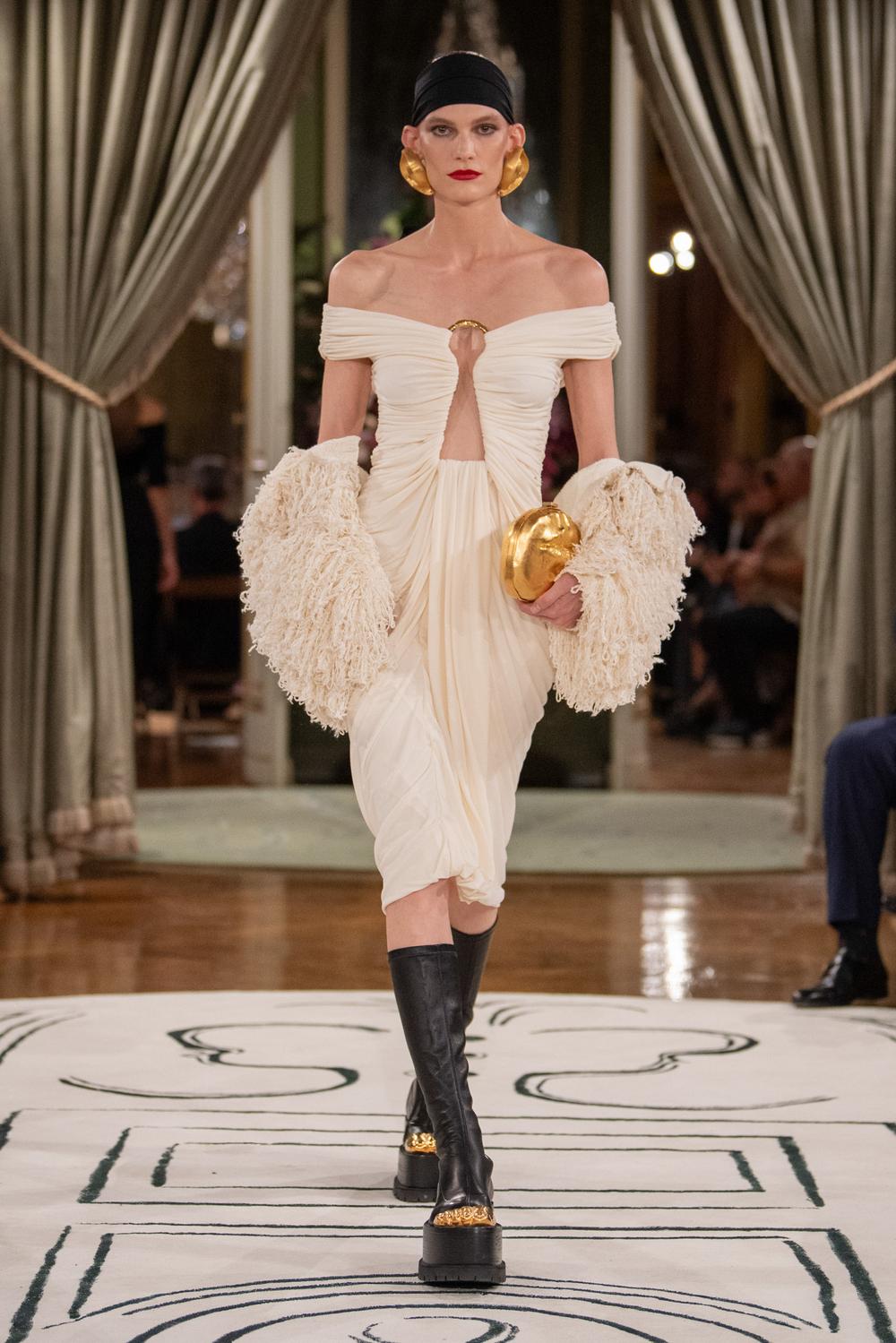 Défilé - Schiaparelli - Prêt à porter Printemps-Eté 2024