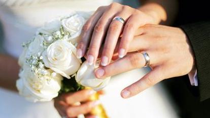 Il n'est pas obligatoire de mettre le nom marital sur ses papiers