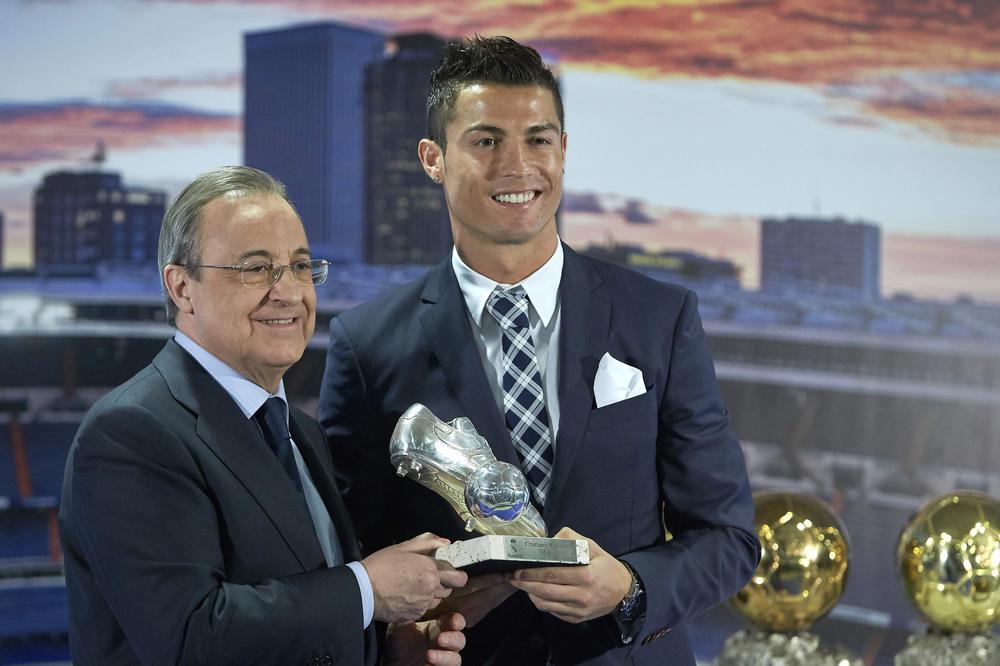 Après avoir égalé le record de Raul, Cristiano Ronaldo honoré par le ...