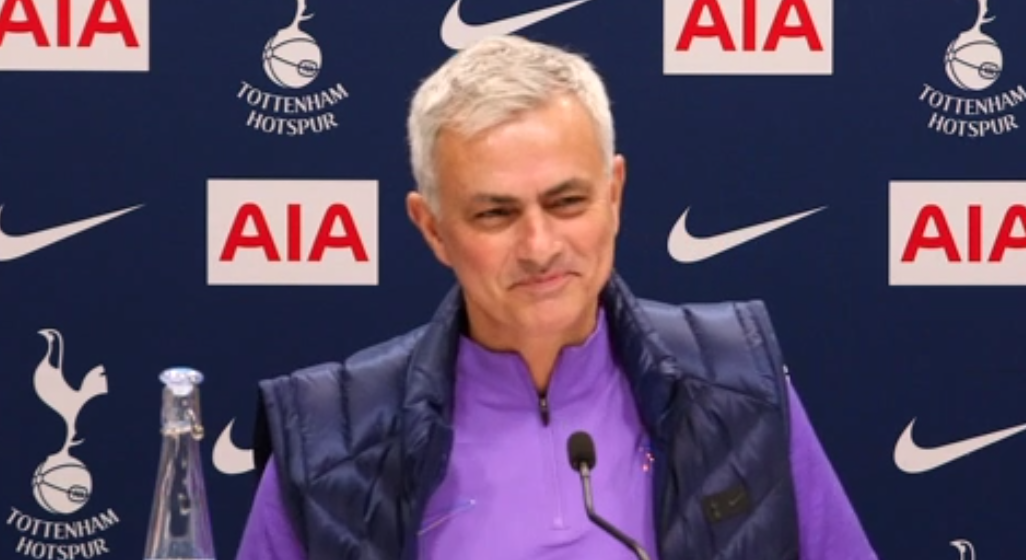 Mourinho fait déjà le show, entre séduction et (fausse) humilité