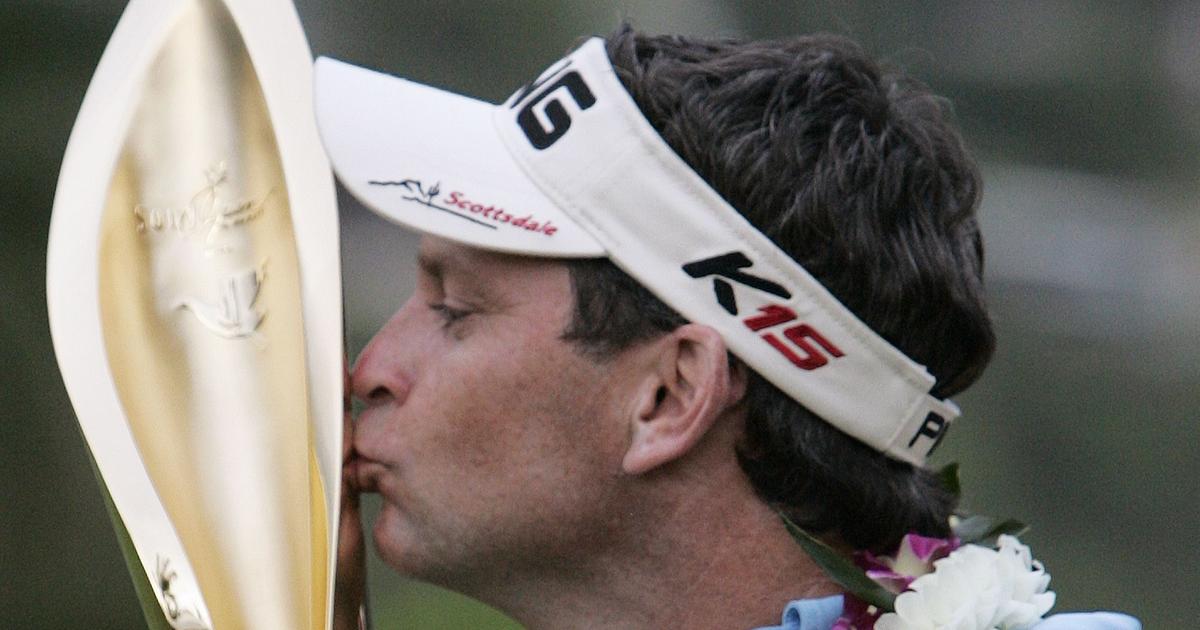 Wilson surfe sur Honolulu